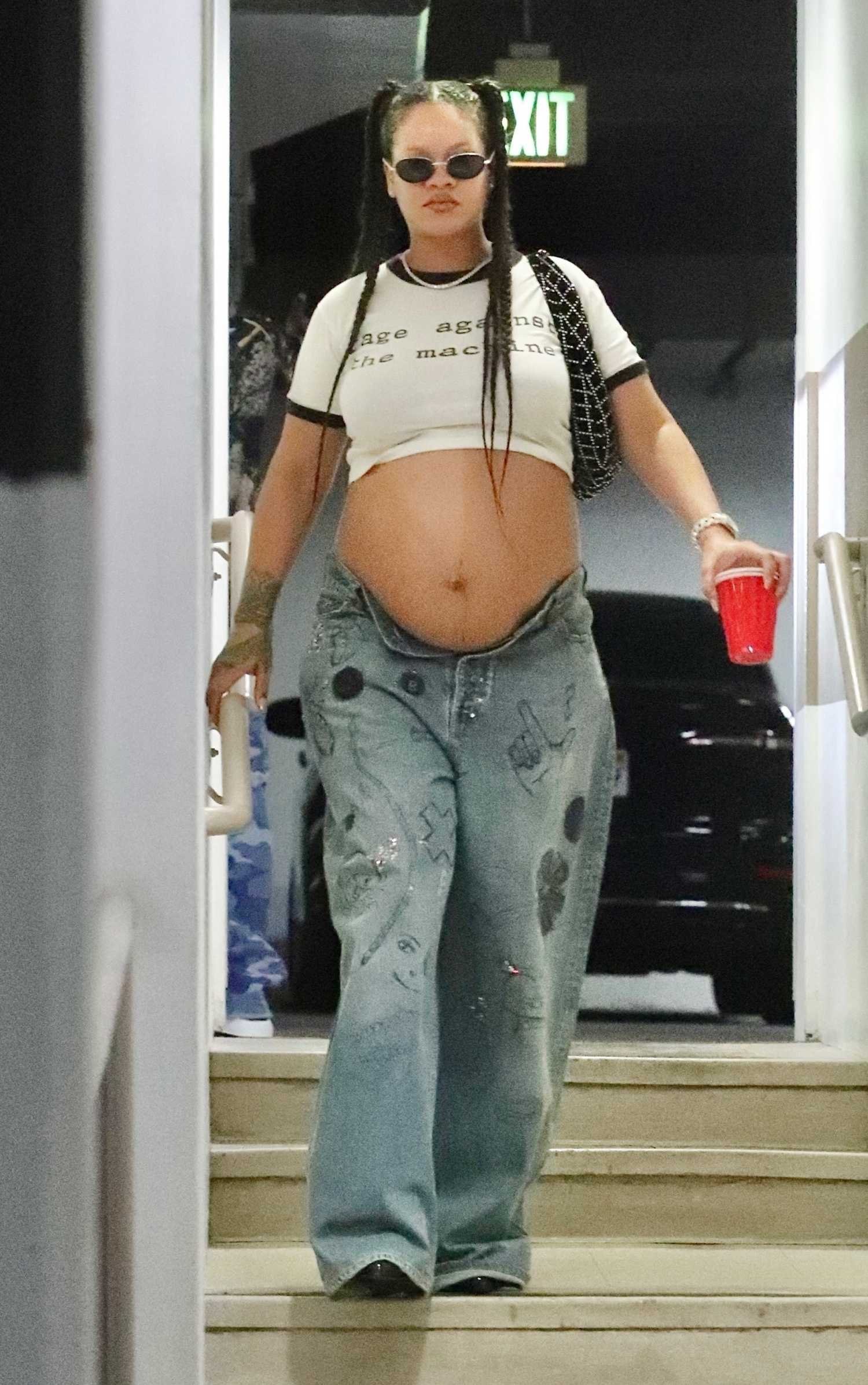 Rihanna Shows Her Bulging Belly on Her Way to Lunch in Beverly Hills ...