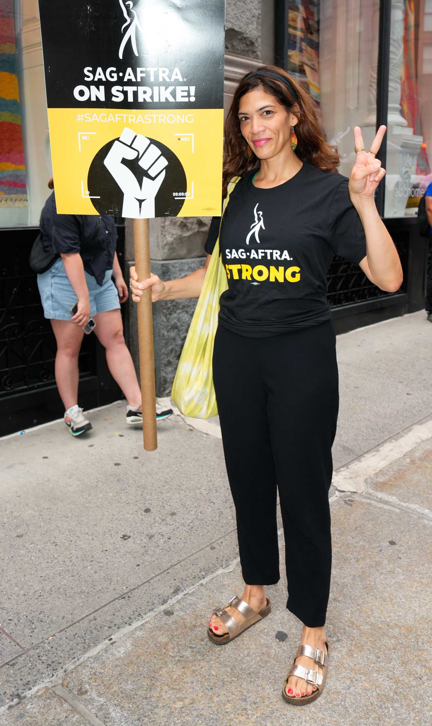 Laura Gomez Attends the SAG-AFTRA and WGA Strike in New York – Celeb Donut