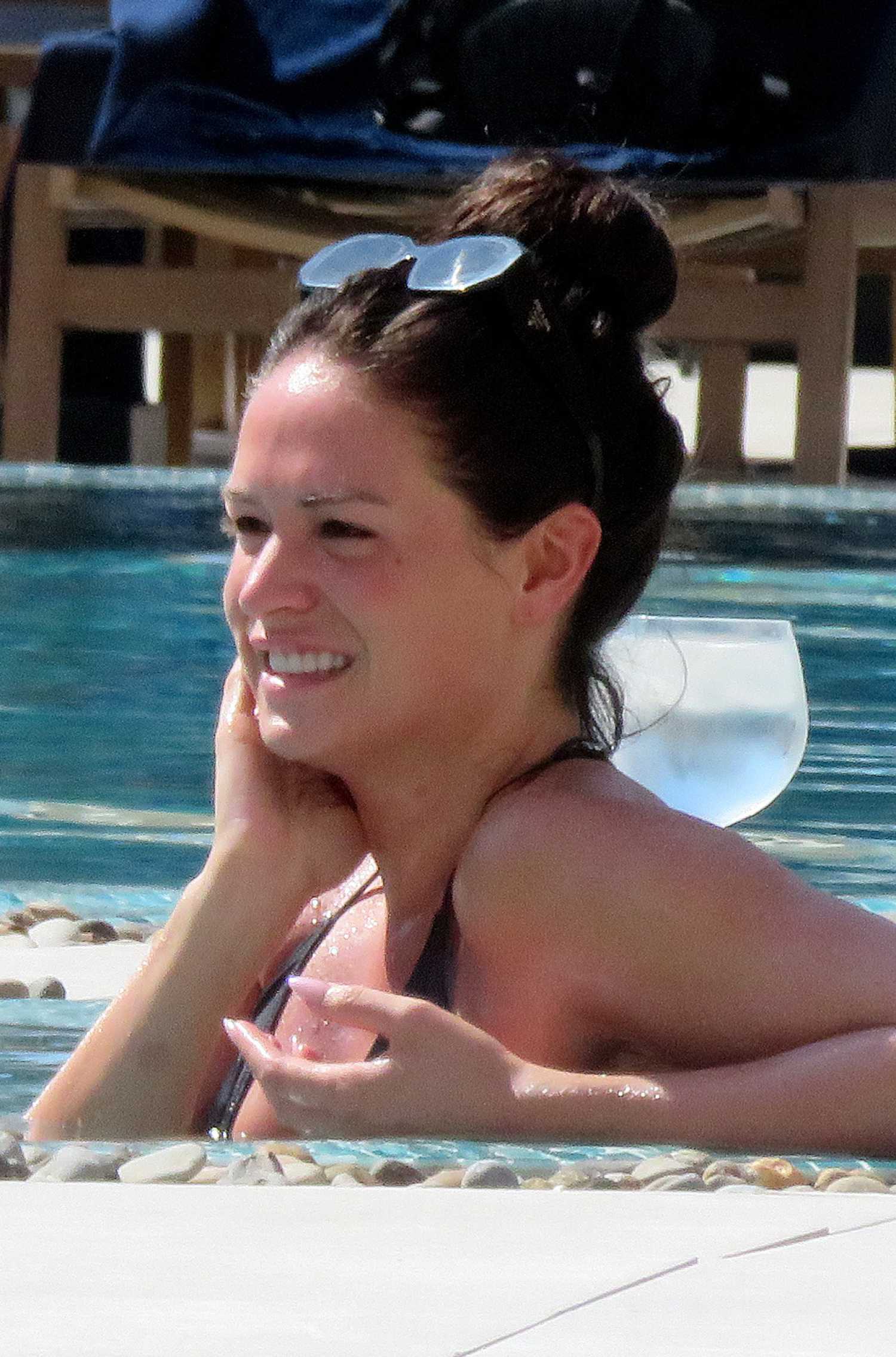 Olivia Hawkins in a Black Bikini By the Pool in Mallorca – Celeb Donut