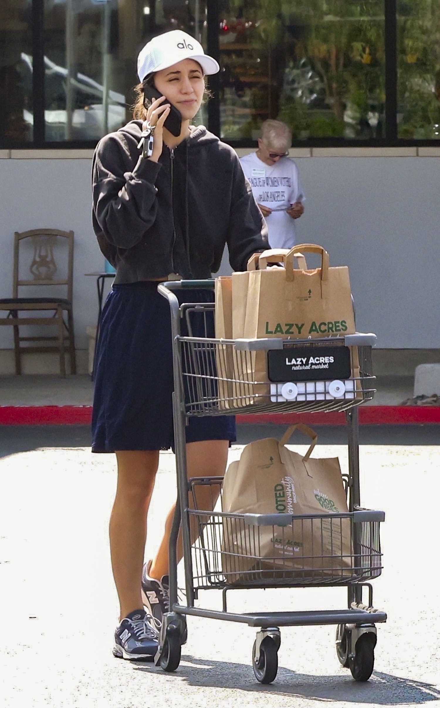 Caylee Cowan in a White Cap Arrives at a Grocery Store in Los Feliz ...