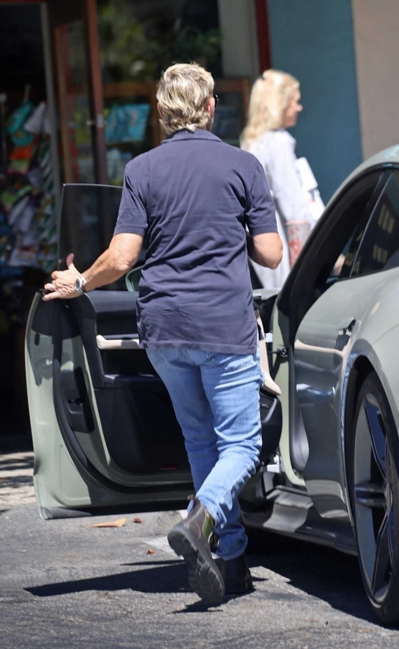 Ellen DeGeneres in a Blue Polo Was Seen Out in Montecito – Celeb Donut