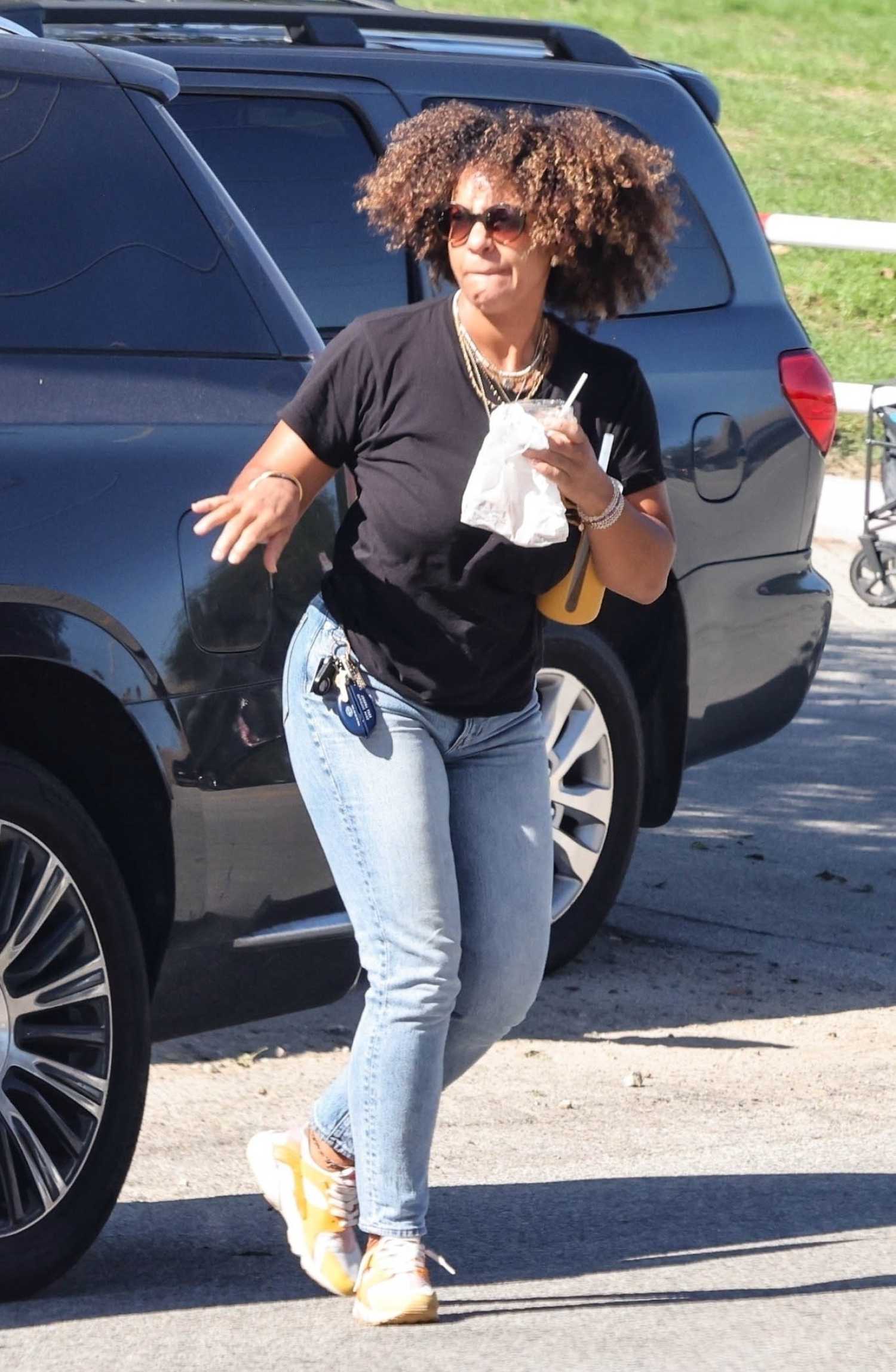 Aryn Drake-Lee in a Black Tee Was Seen Out in Los Angeles – Celeb Donut