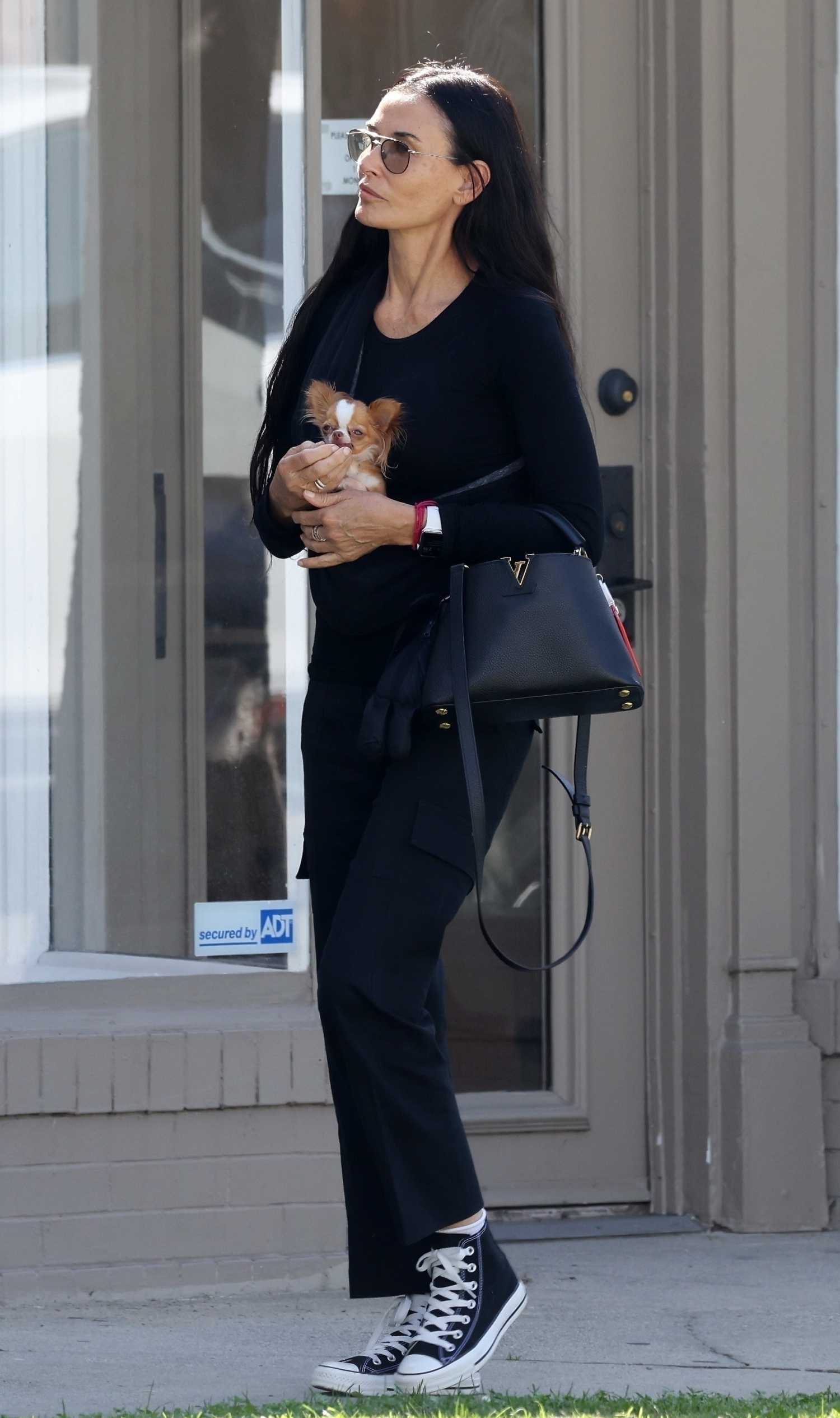 Demi Moore in a Black Outfit Visits a Custom Print Store with Her Cute ...