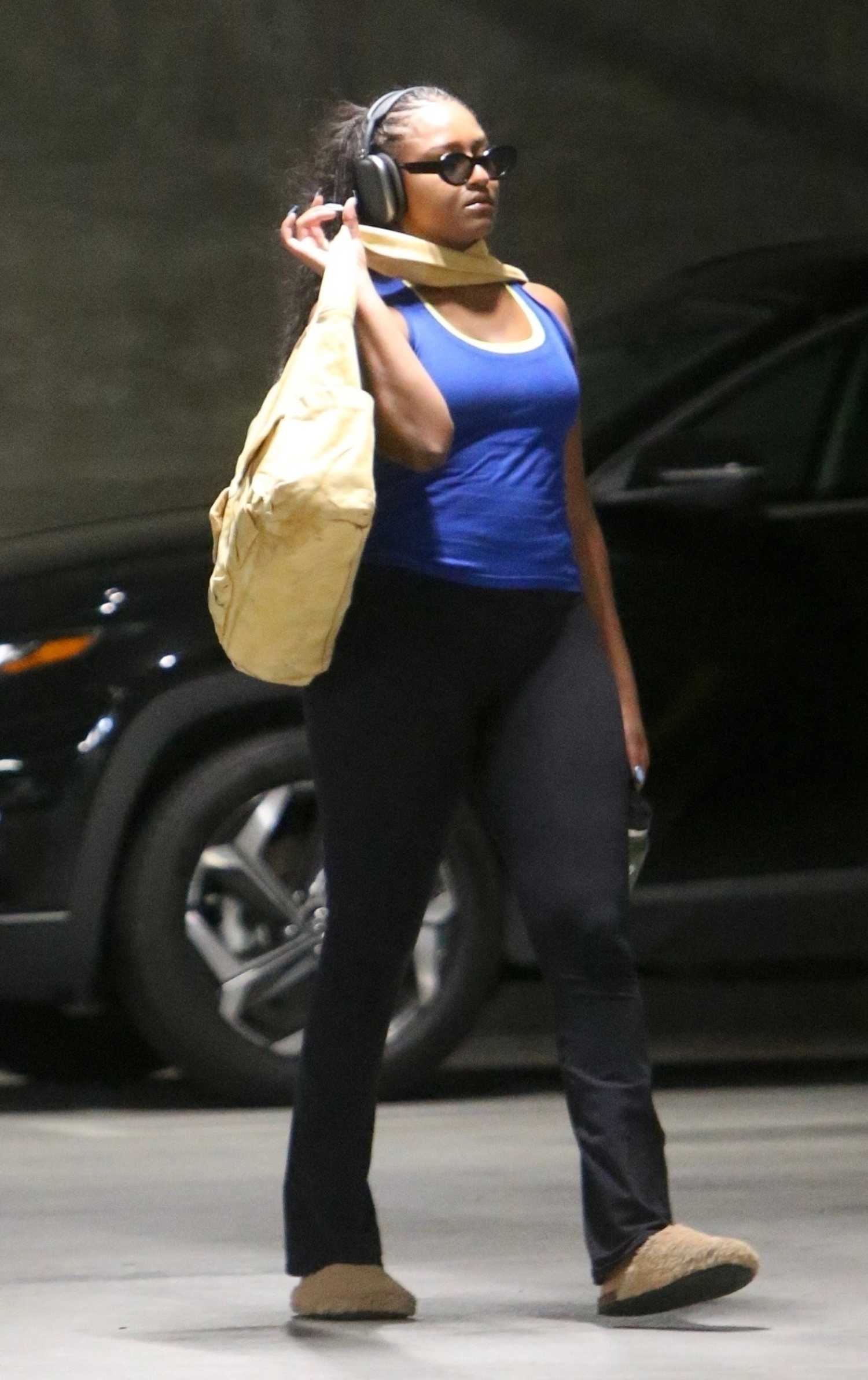 Sasha Obama in a Blue Tank Top Leaves the Gyn in Downtown in Los ...