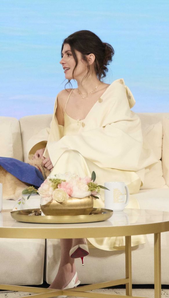 Emily Bader – Celeb Donut